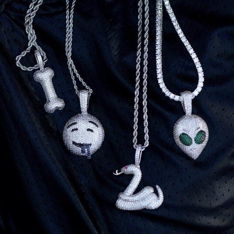 Alien Head Emoji Pendant | Gold Presidents